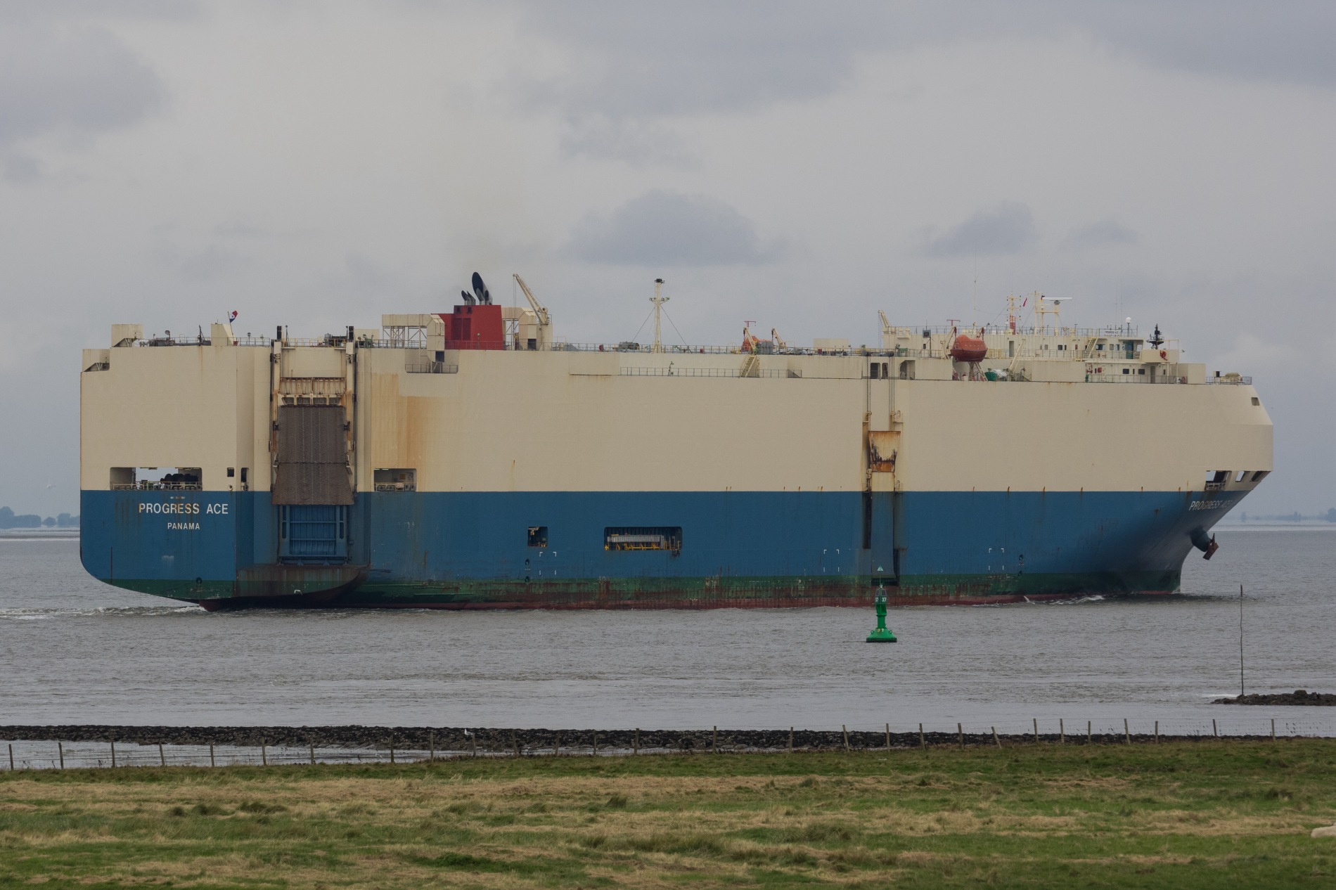 Schiffe vor Cuxhaven